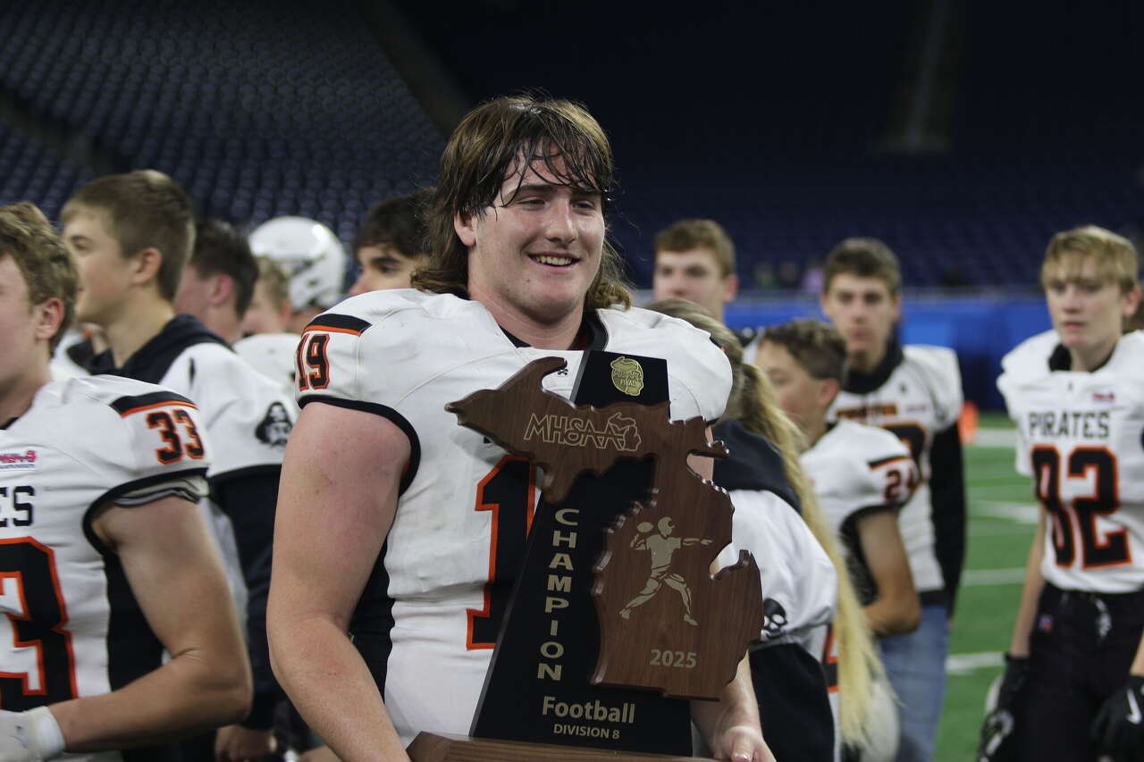 Caden Bucholtz named Tribune’s 2025 football standout athlete of the season