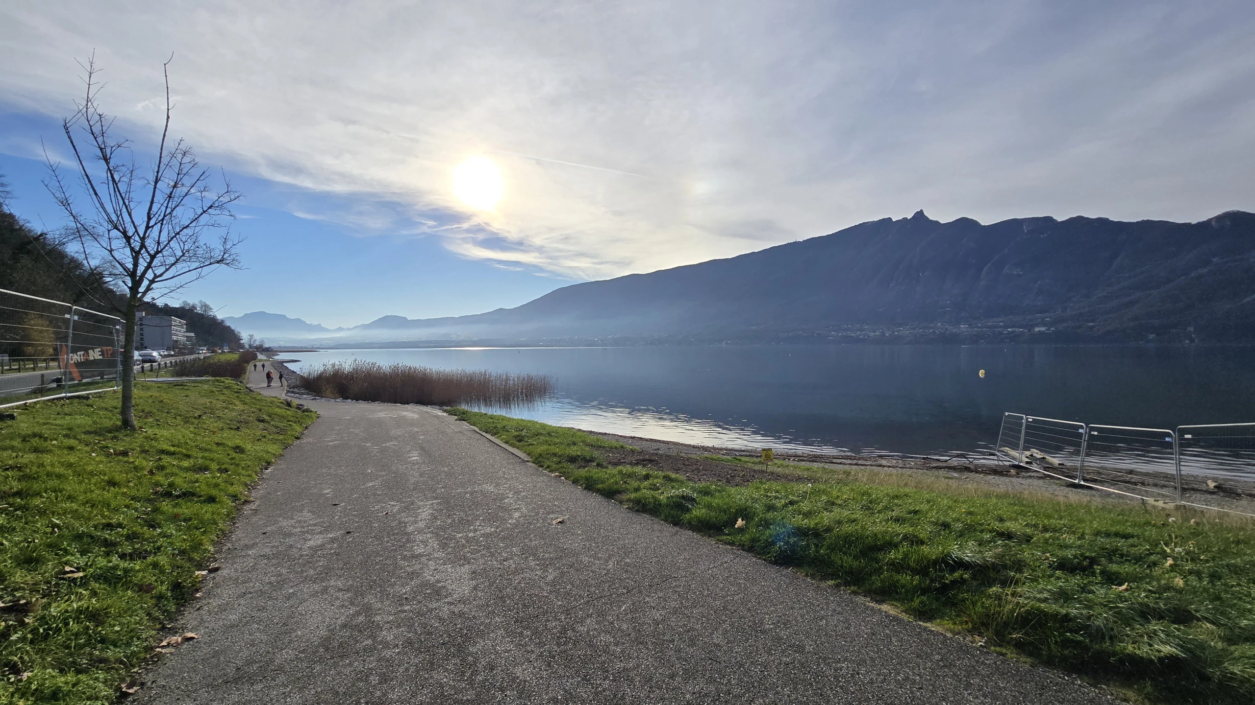 Aix-les-Bains : les travaux de la promenade du lac livrés avec deux ...
