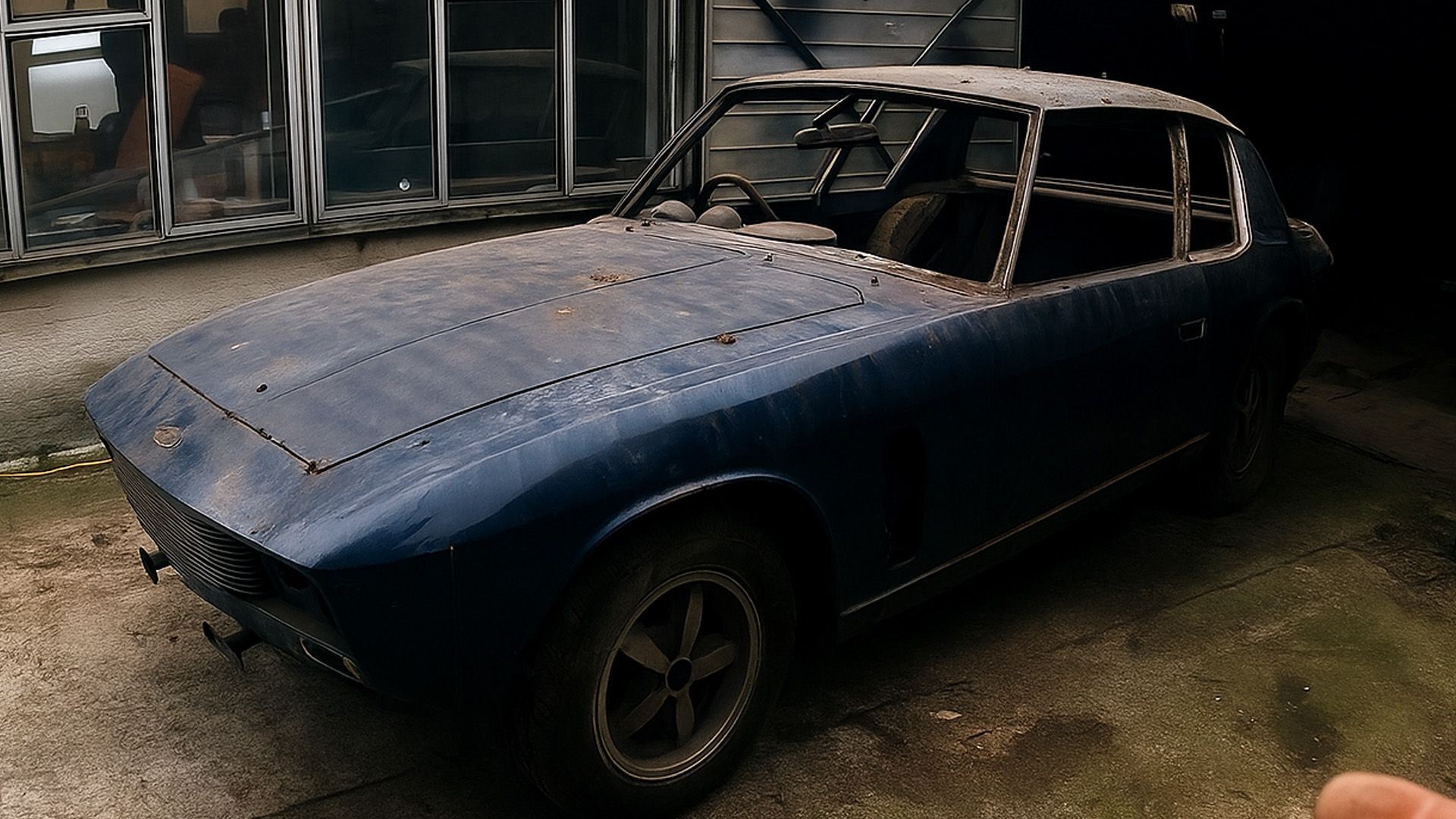 Hidden V8 muscle car found in a barn