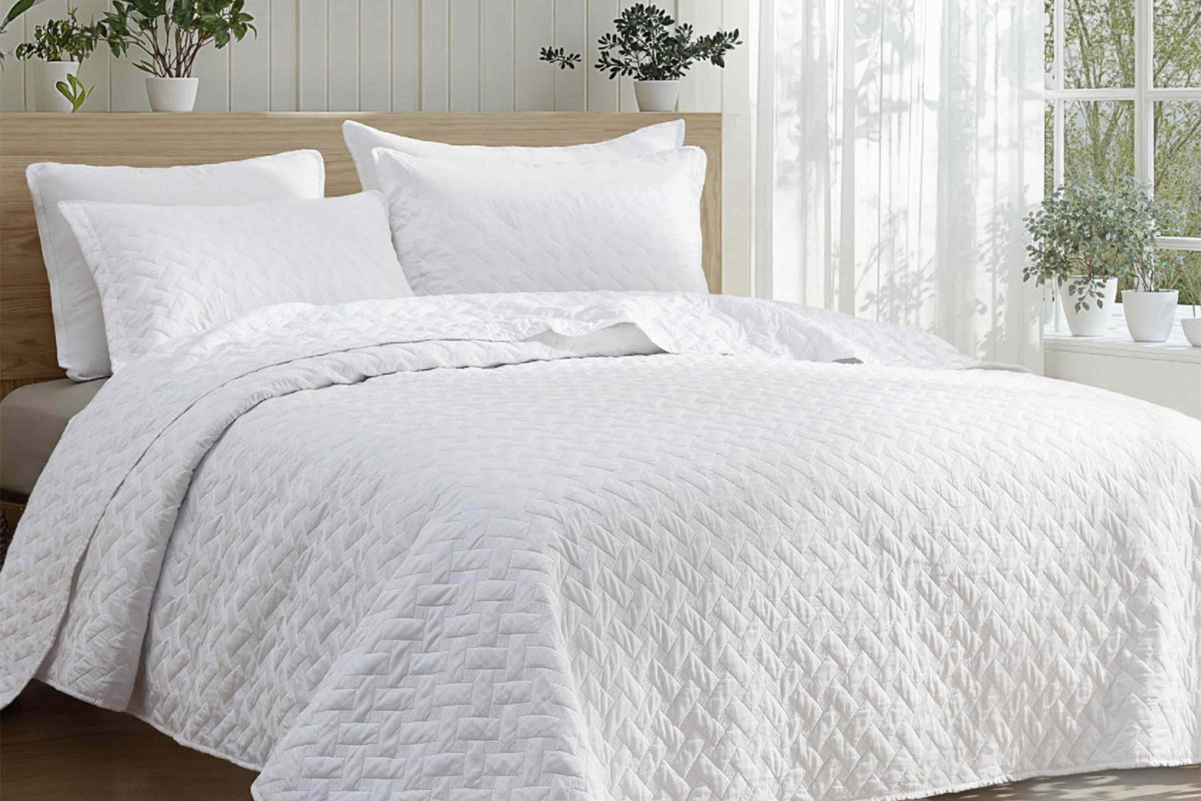 This quilt sale at Wayfair has 3,500+ blankets that feel 'soft and luxurious'—and these 8 are up ...