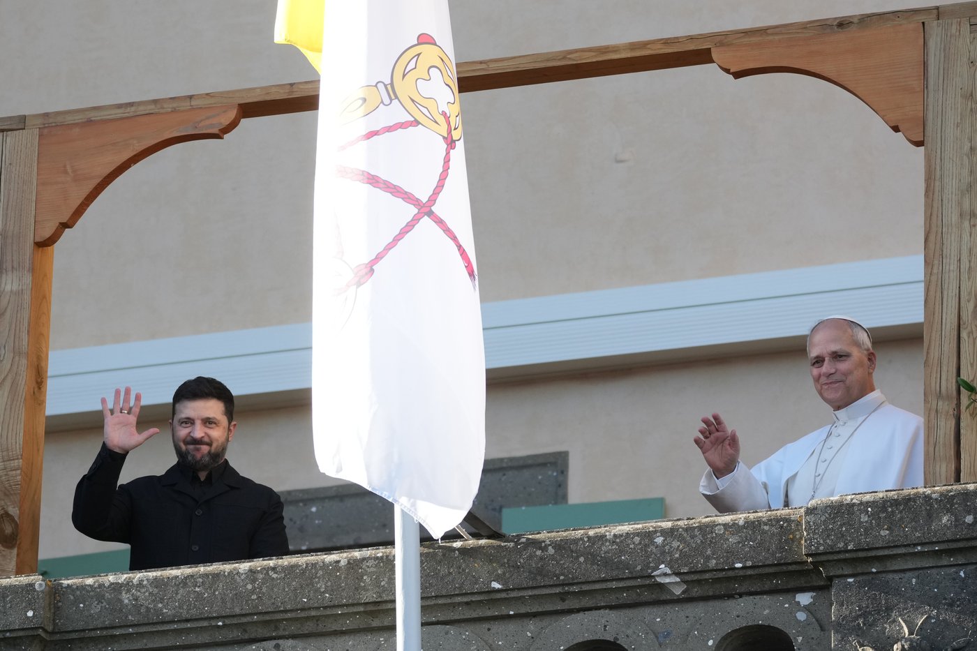 Zelenskyy reaffirms his refusal to cede land to Russia as he rallies ...