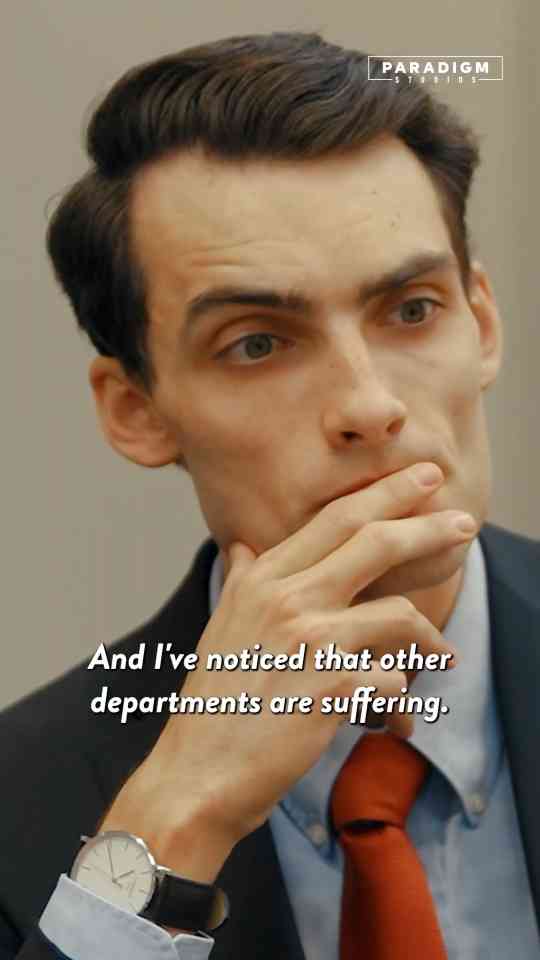 Evil Karen throws innocent employee under the bus