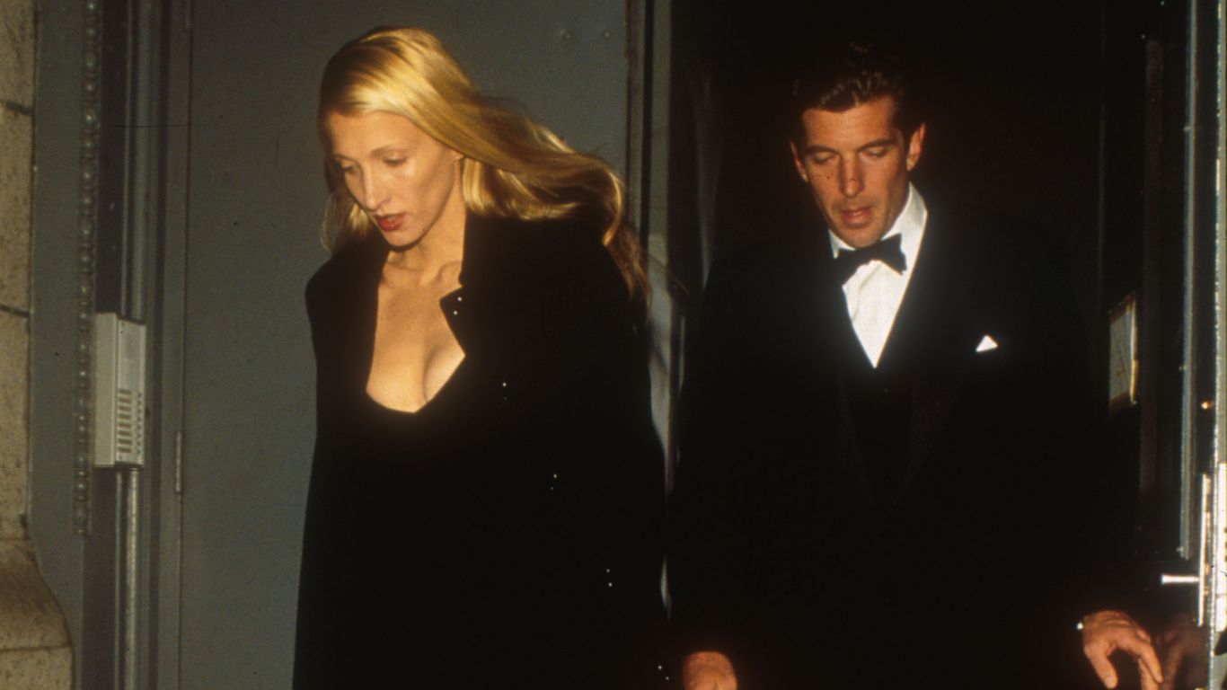 Comment calquer le style intemporel de Carolyn Bessette-Kennedy aux ...