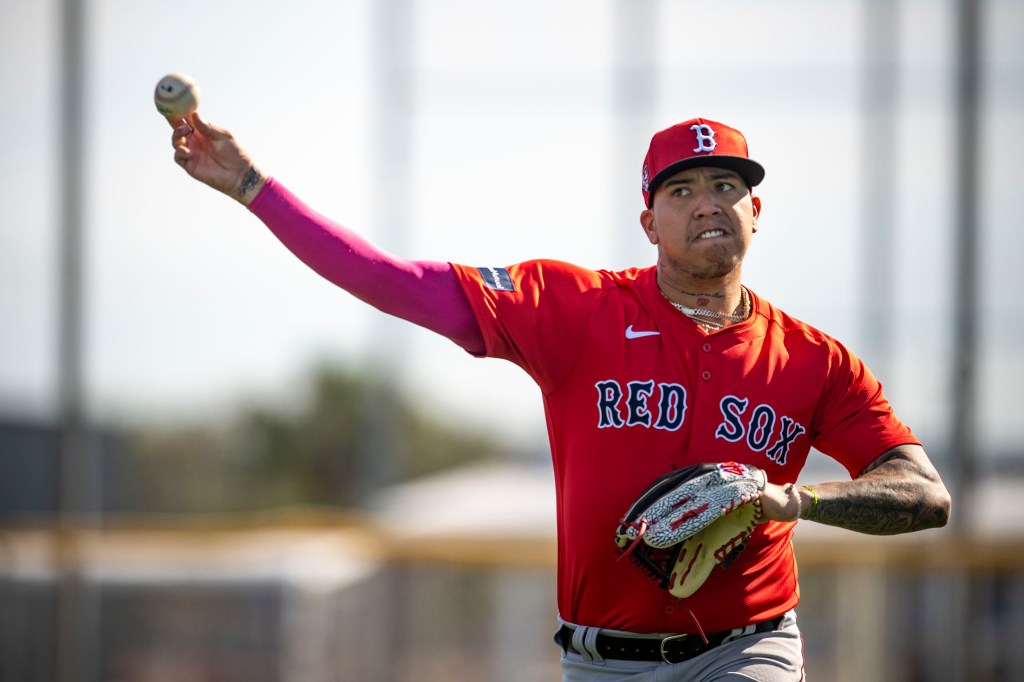 Former top Red Sox pitching prospect makes surprising career move: report