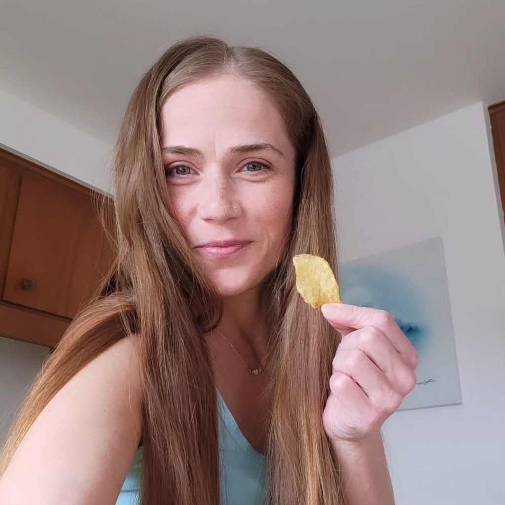 Fired Cinnabon worker in viral hate video shamelessly jokes about ...