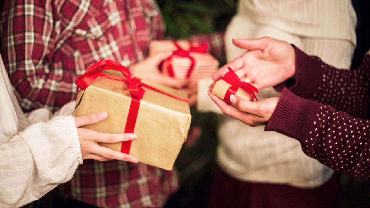 10 gift-swap ideas for big families that save time and money