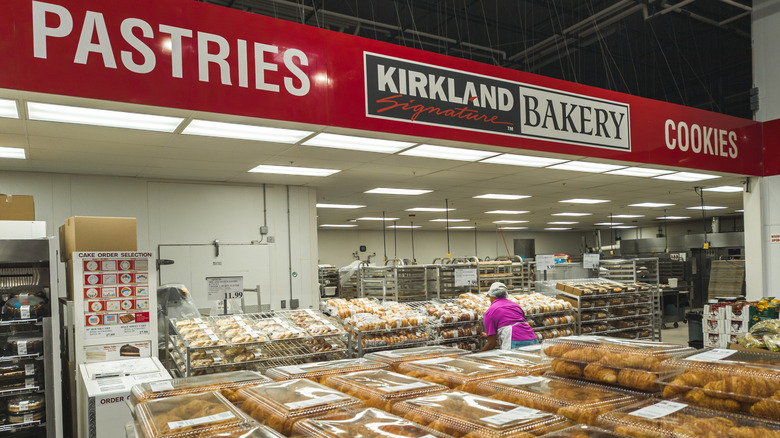The popular Costco bakery item that's almost half the price of other ...