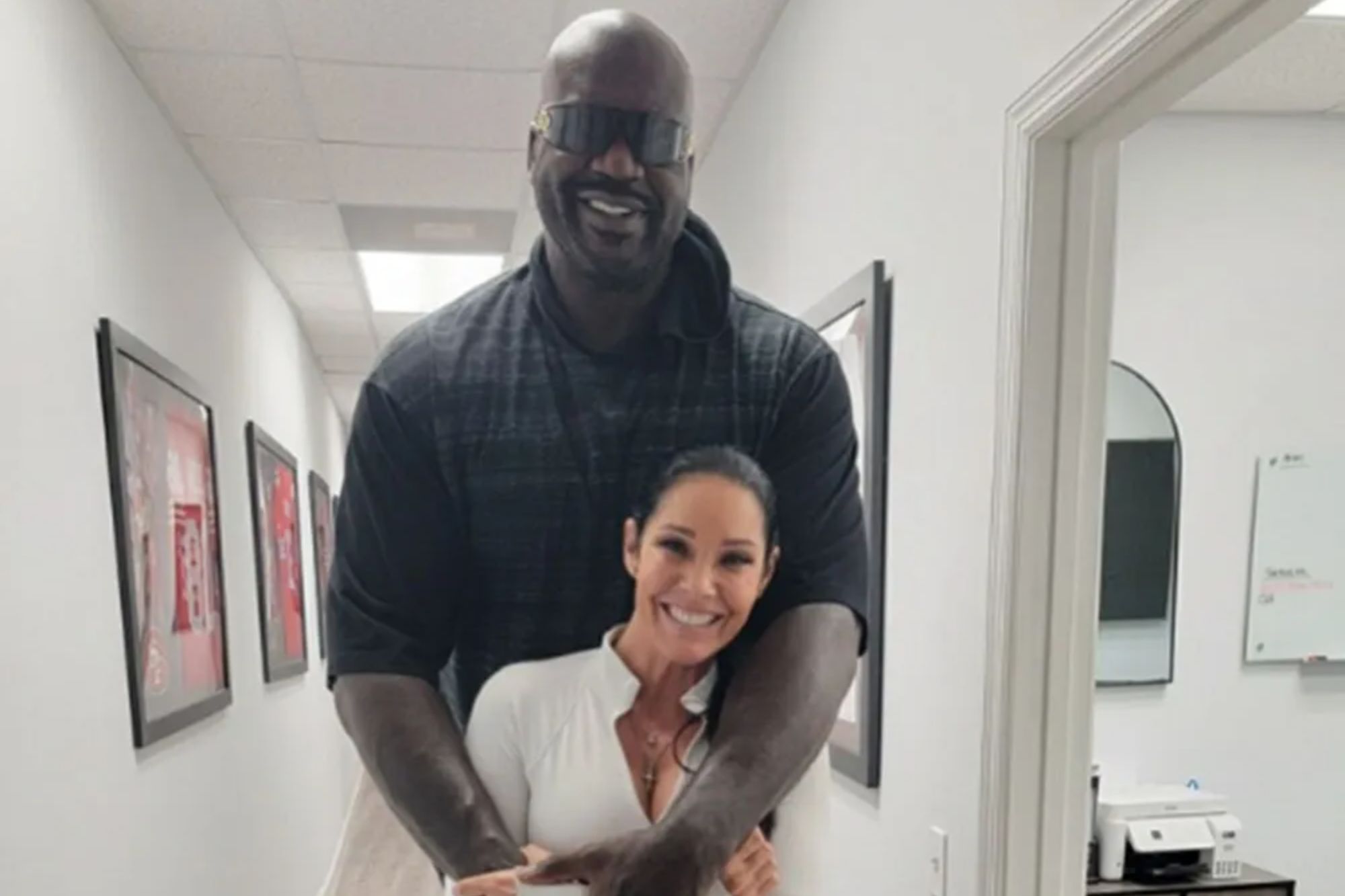 Shaq shuts down blog that runs with photo of NBA great and friend’s wife