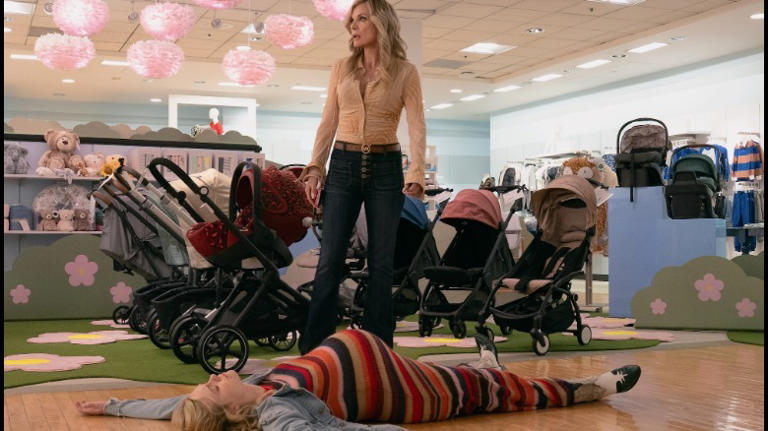 Margo's got money troubles: Michelle Pfeiffer, Elle Fanning and Nicole ...