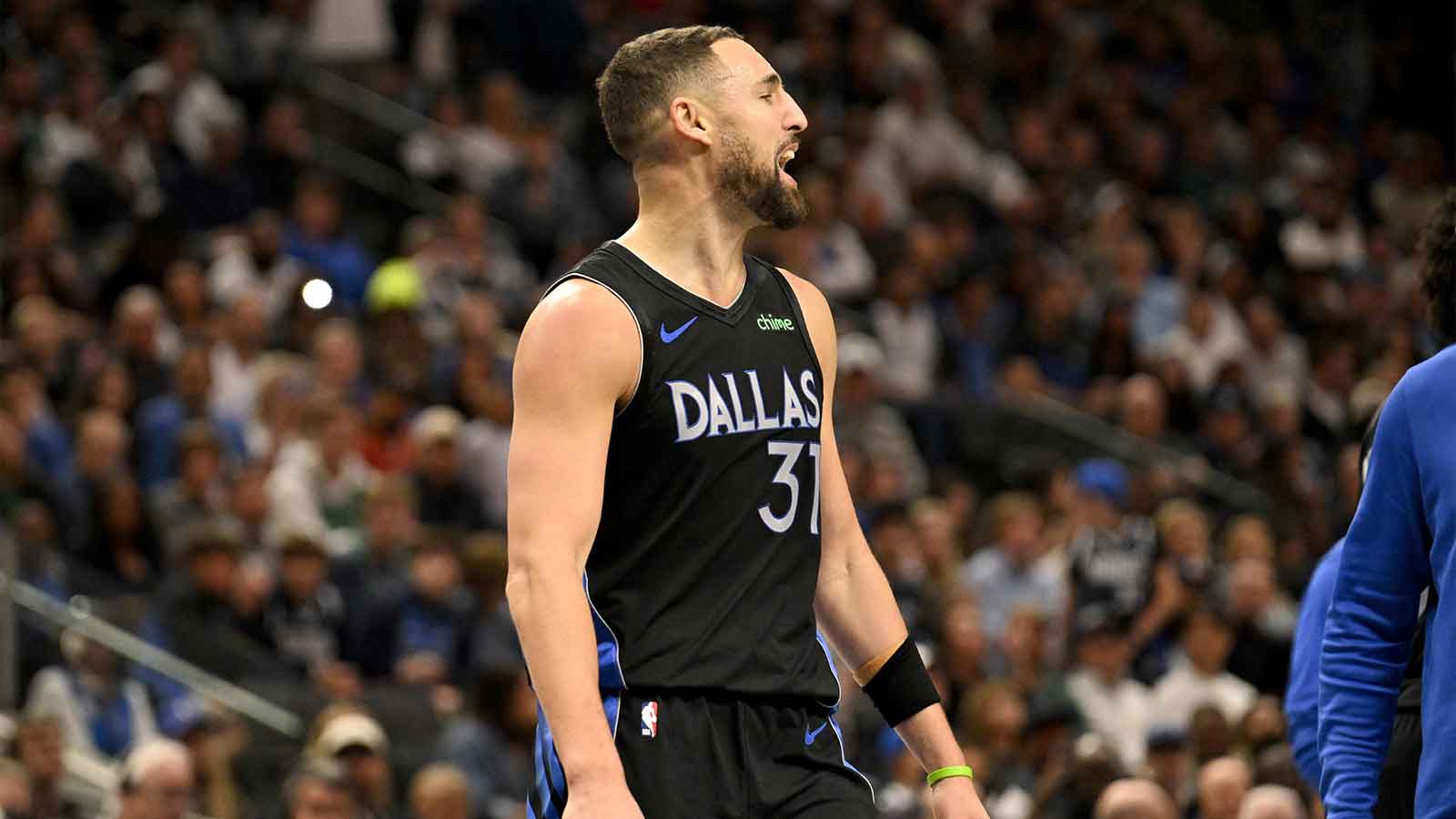 Mavericks’ Klay Thompson lands on lengthy injury report for Christmas ...