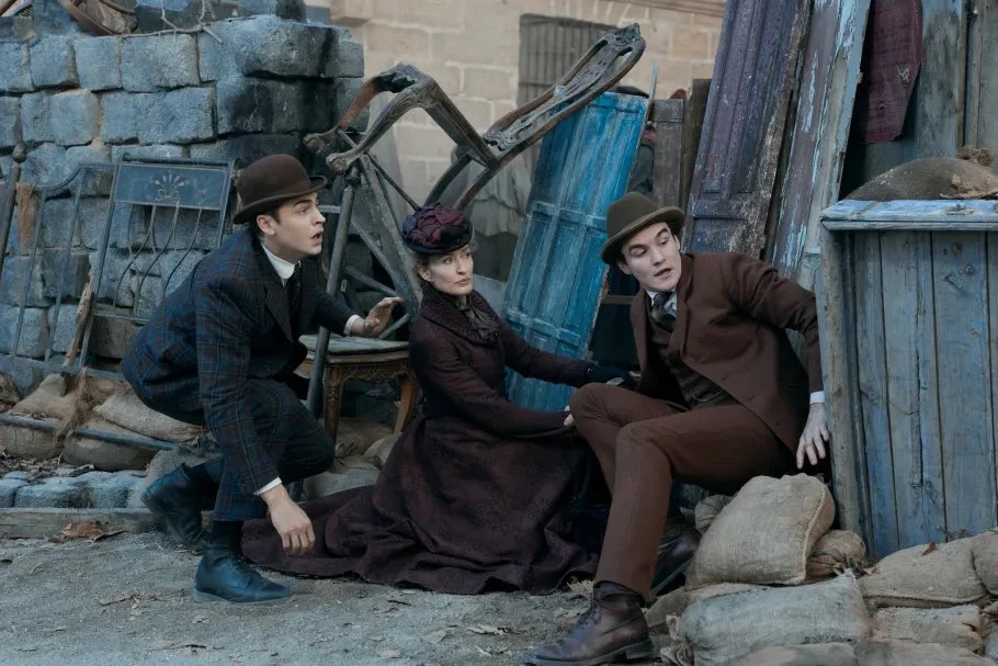 [First look] Hero Fiennes Tiffin debuts as young Sherlock Holmes in Guy ...