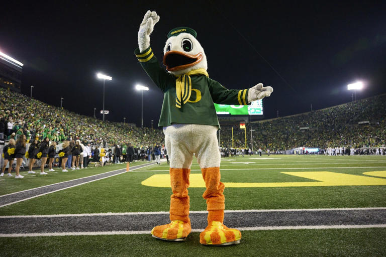 A first glance at Oregon’s 2026 opponents and early-season schedule