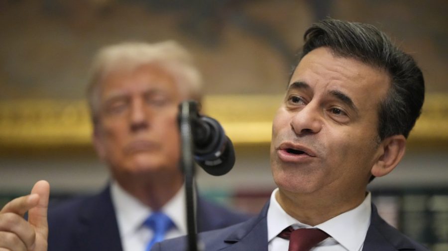 White House defends FDA chief against 'uninformed attacks' over review ...
