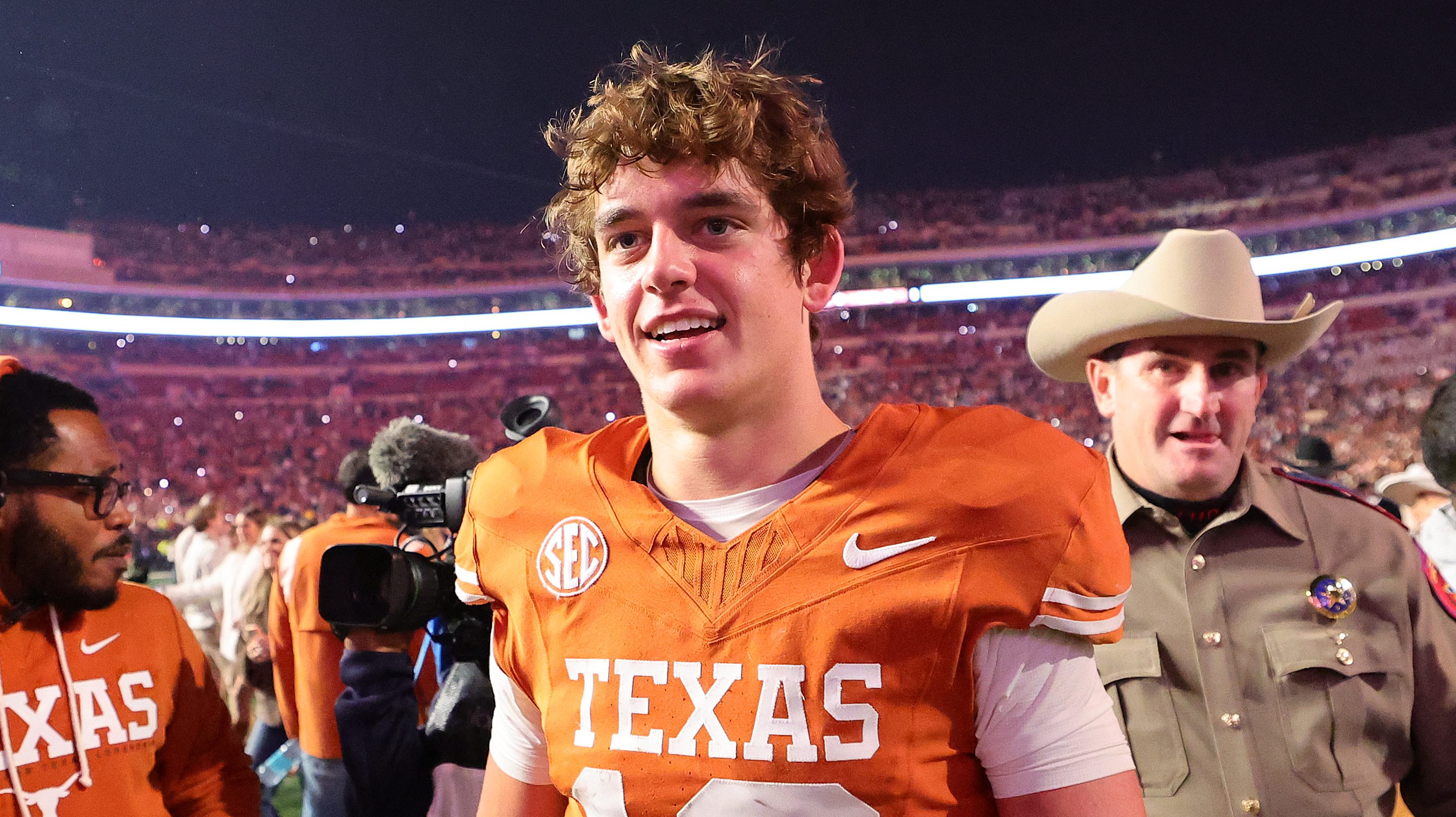 College football transfer portal news gives hint on Texas QB Arch ...