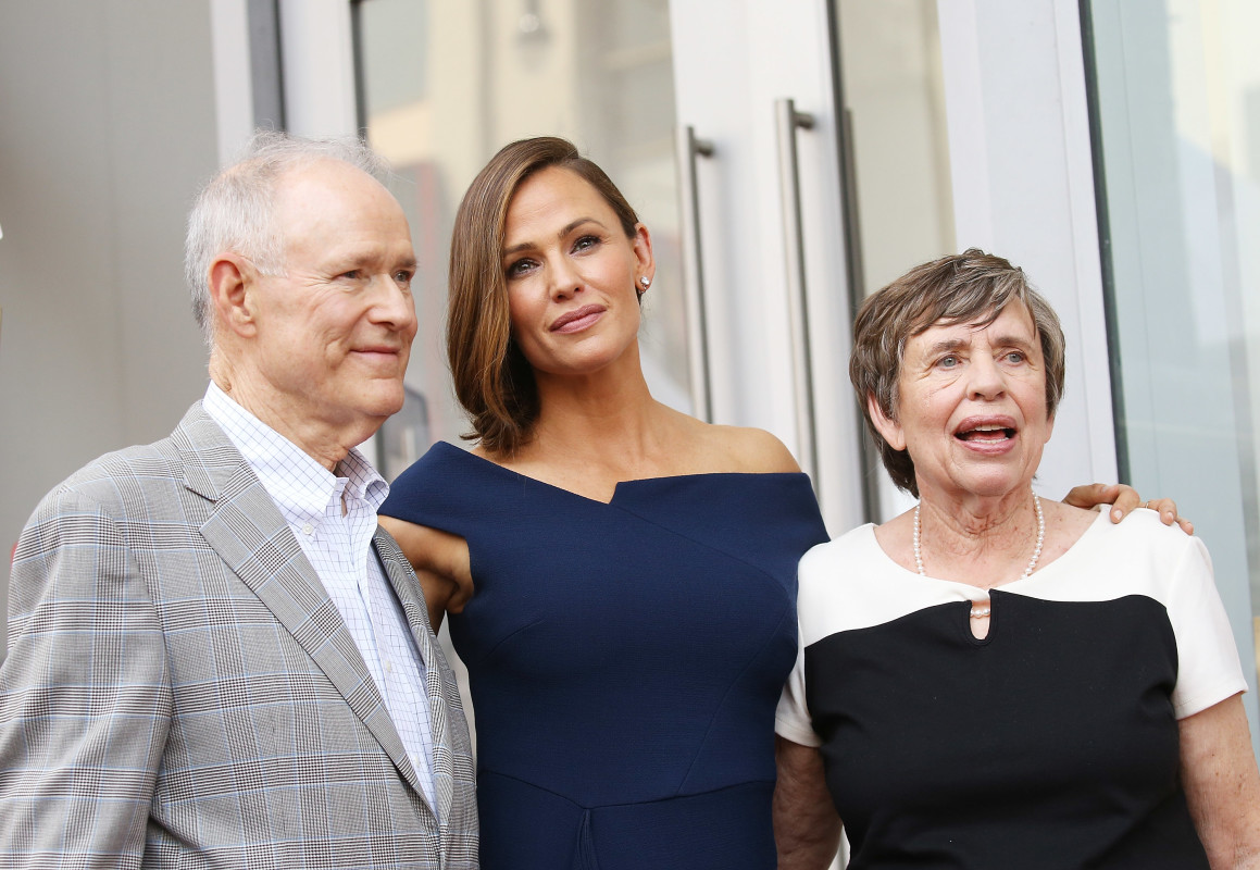 Watch Jennifer Garner get surprised with perfect replica of her ...