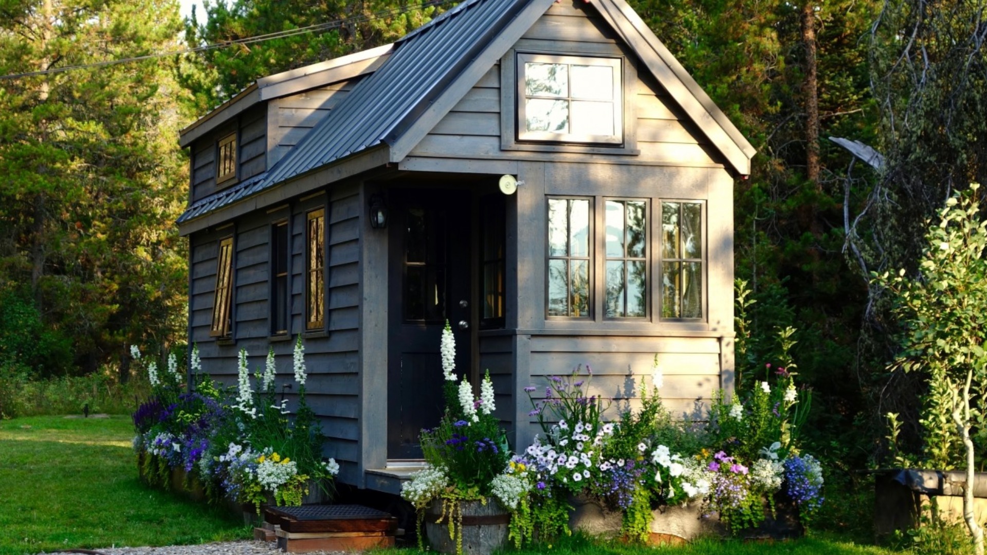 Pros and cons of living in a tiny house