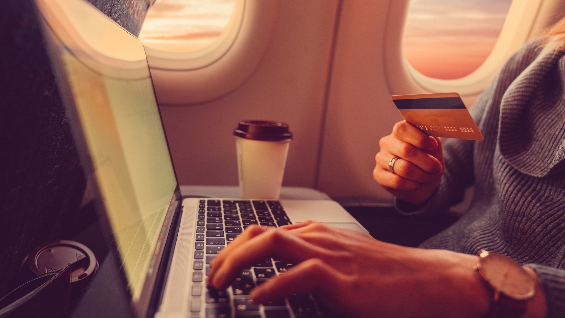 8 top tips to fly business class for the price of economy