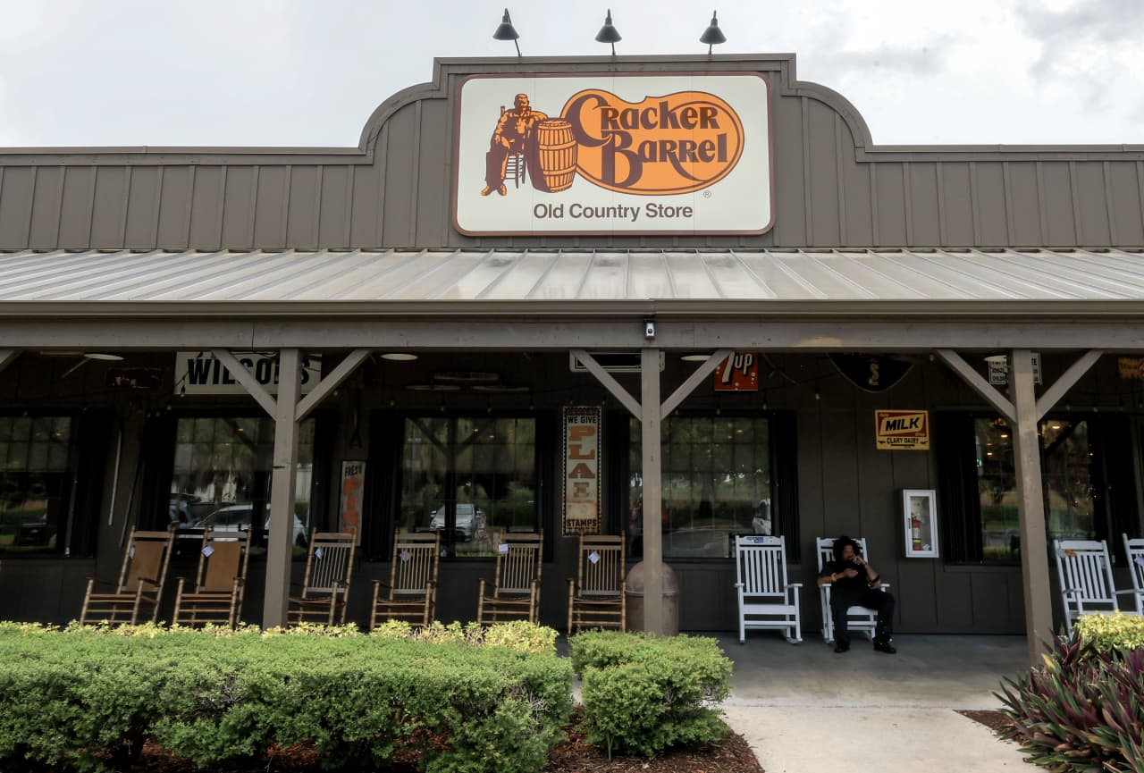 Cracker Barrel stock slips after earnings. Its logo fiasco lingers.