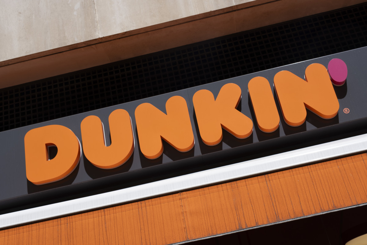 Dunkin’ just dropped its holiday gift suggestion with a heartwarming twist