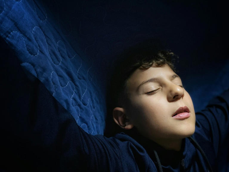 Inconsistent sleep patterns in adolescents found to have widespread ...