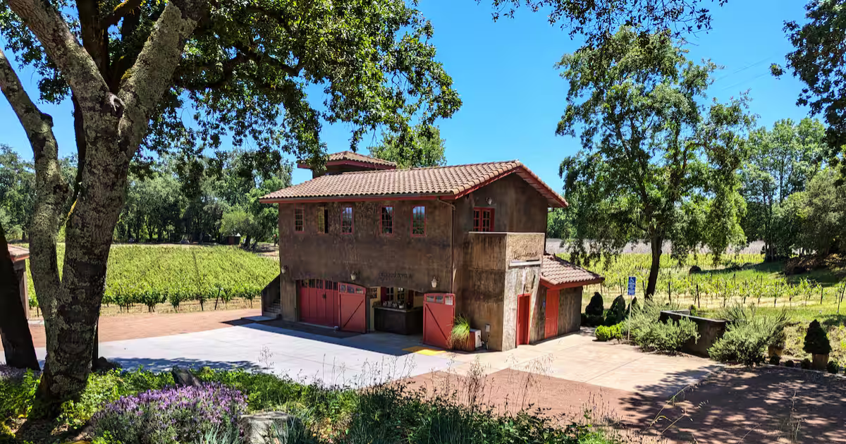 This NorCal vineyard loft is a cozy winter escape (holiday magic included)