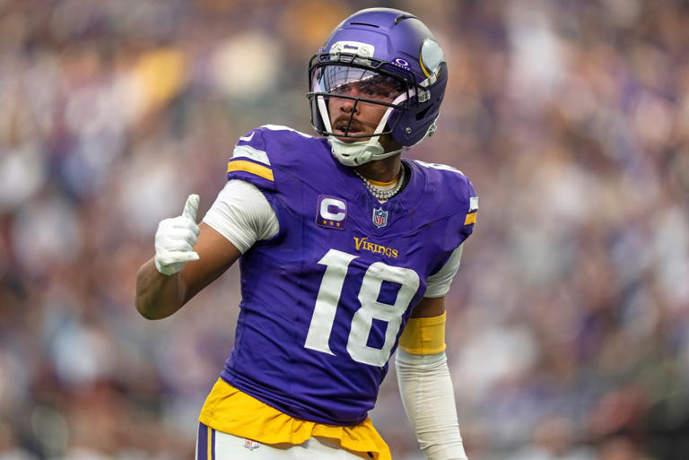 Vikings WR Justin Jefferson involved in sideline incident with team ...
