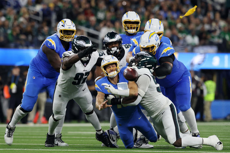Eagles snap count vs. Chargers: Breakdown, observations from Week 14