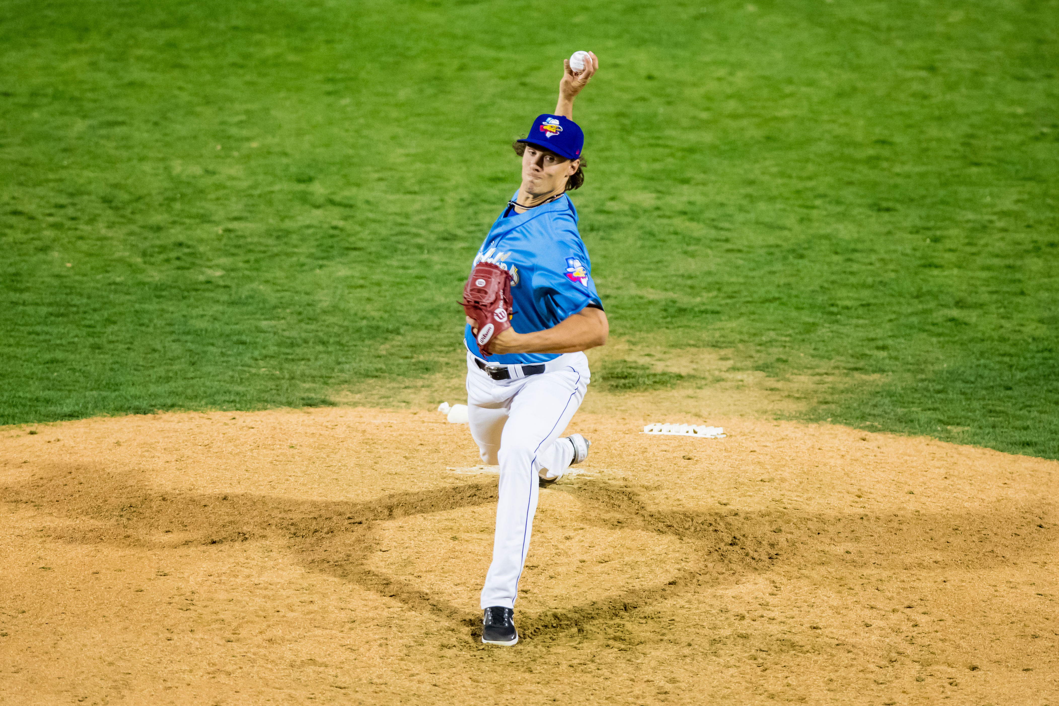 Astros officially sign SP Ryan Weiss