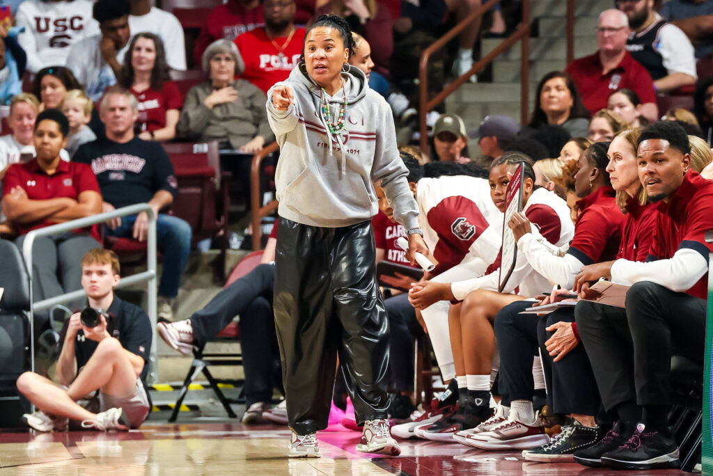 Texas’ slide makes UConn unanimous AP No. 1, South Carolina jumps to No. 2