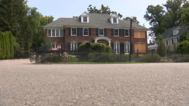 The iconic ‘Home Alone' house is being renovated by its new owner. What ...