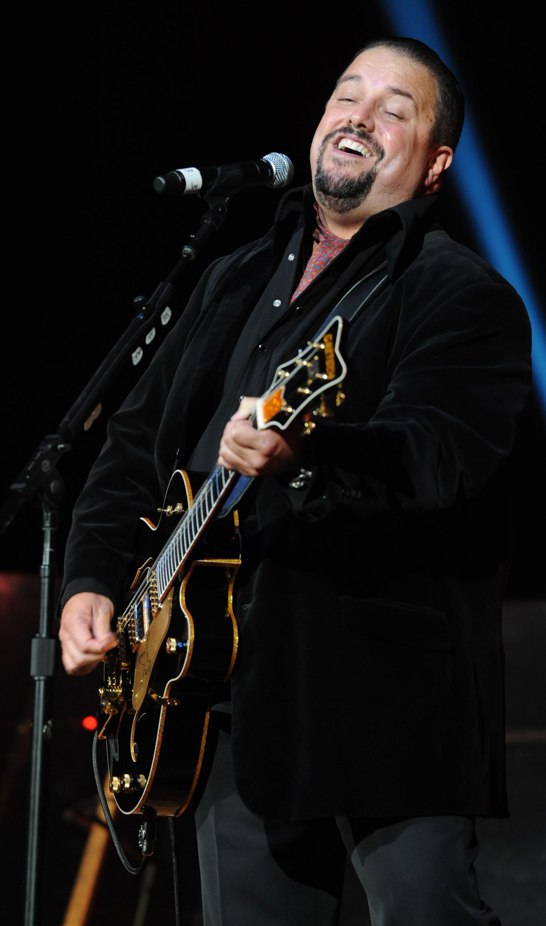 Trisha Yearwood mourns singer Raul Malo, 'one of the finest voices'
