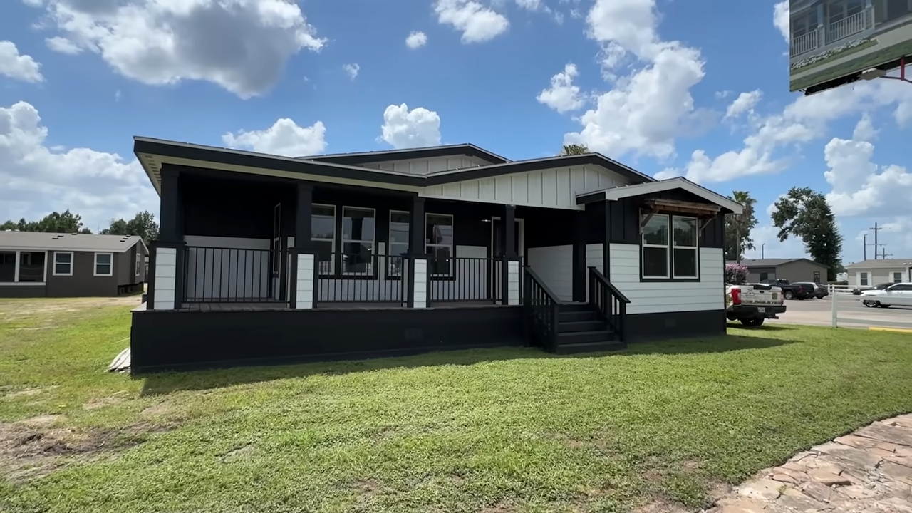 Labelle by Palm Harbor | 4 bed, 3 bath prefab house tour