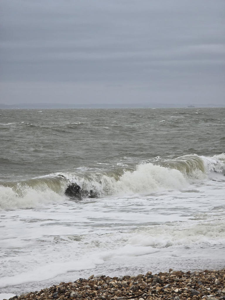 Dramatic pictures show stormy seas hitting the Hampshire coast as ...