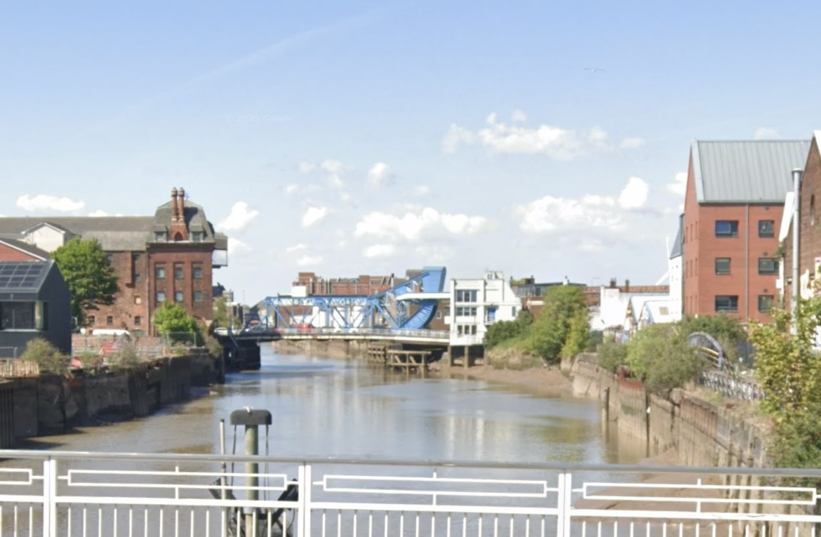 River Hull: Humberside Police issue update on men believed to have ...