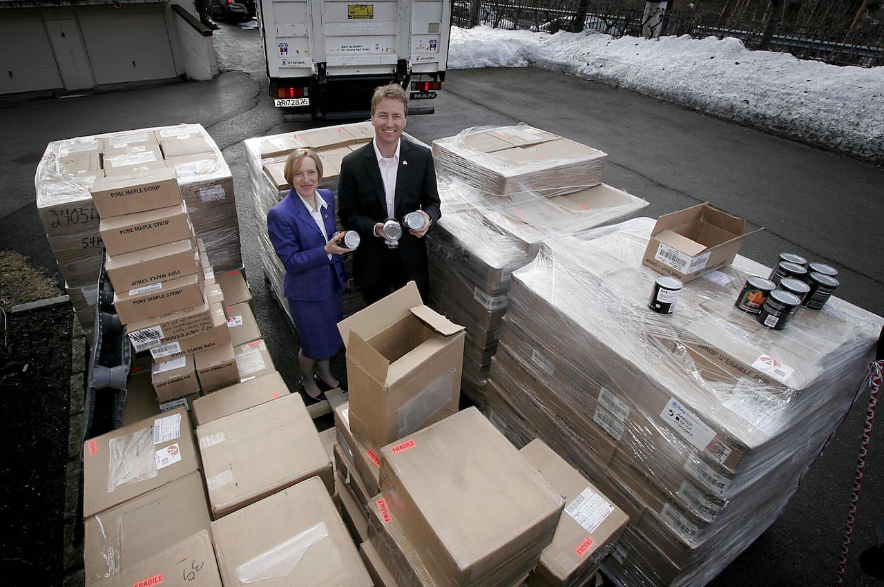 Why Canadians sent a Norwegian coach 5 tonnes of maple syrup