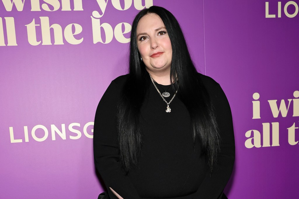 Lena Dunham finally got to watch Taylor Swift's fiancé and can proclaim ...