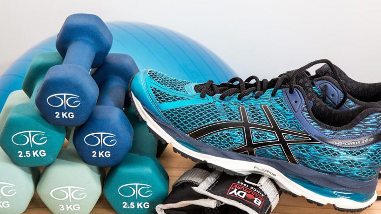 Why you should start barefoot training and the simple moves that ...