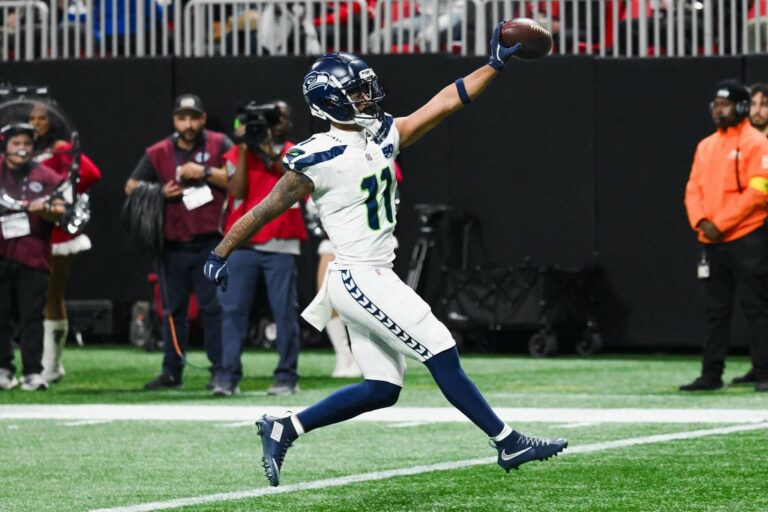 Soaring Seahawks eye NFC’s top playoff seed