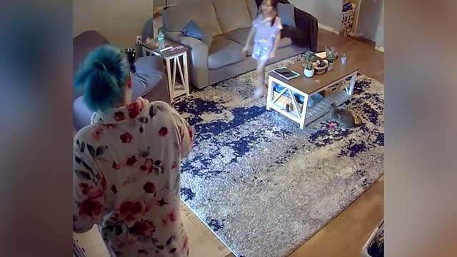 Security camera captures daughter's wholesome conversation with mom ...