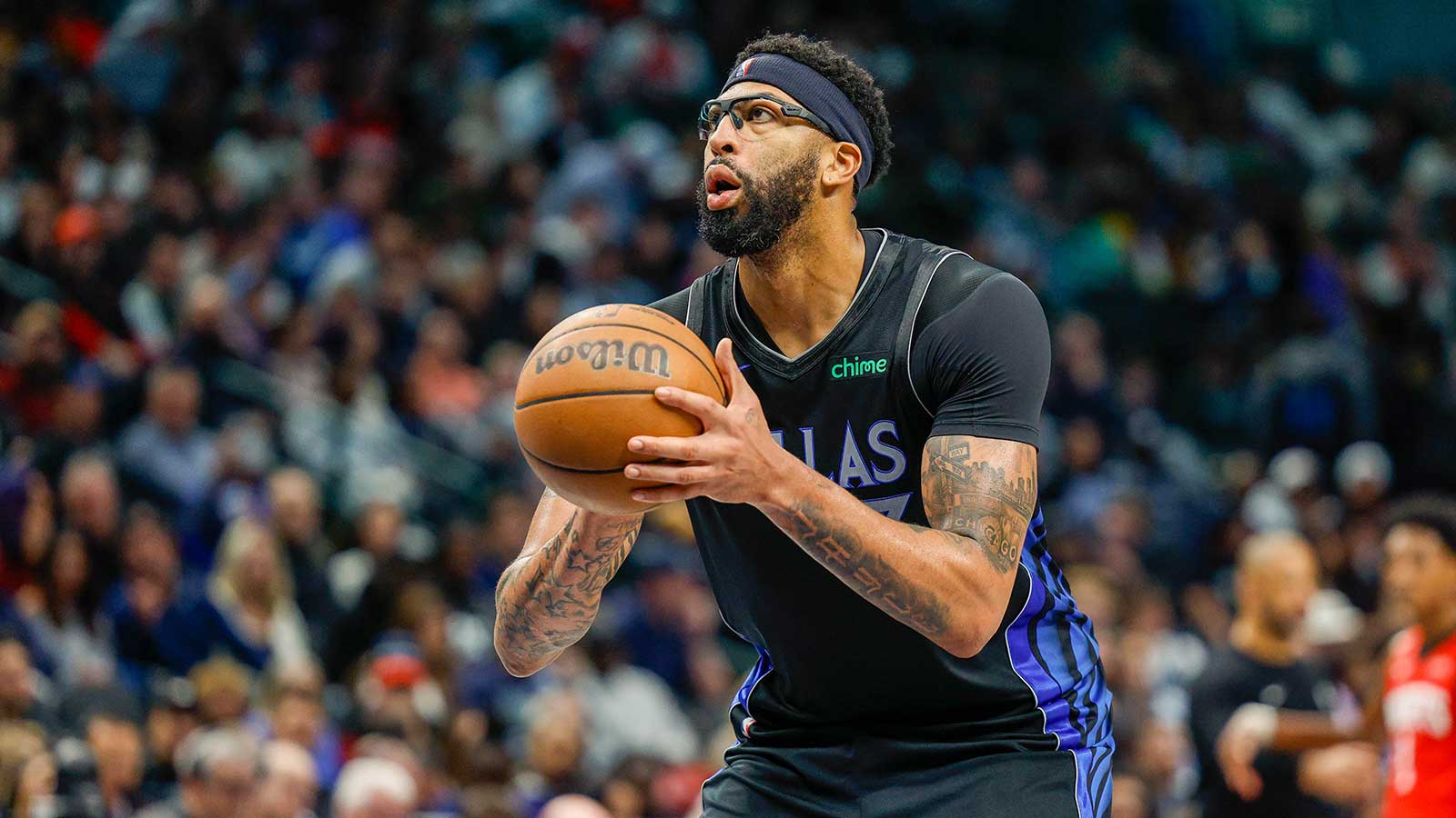 Is Anthony Davis playing tonight? Mavericks vs. Kings injury report