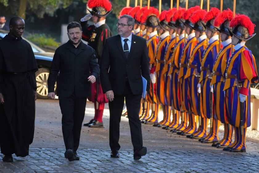 Zelensky reaffirms his refusal to cede land to Russia as he rallies ...
