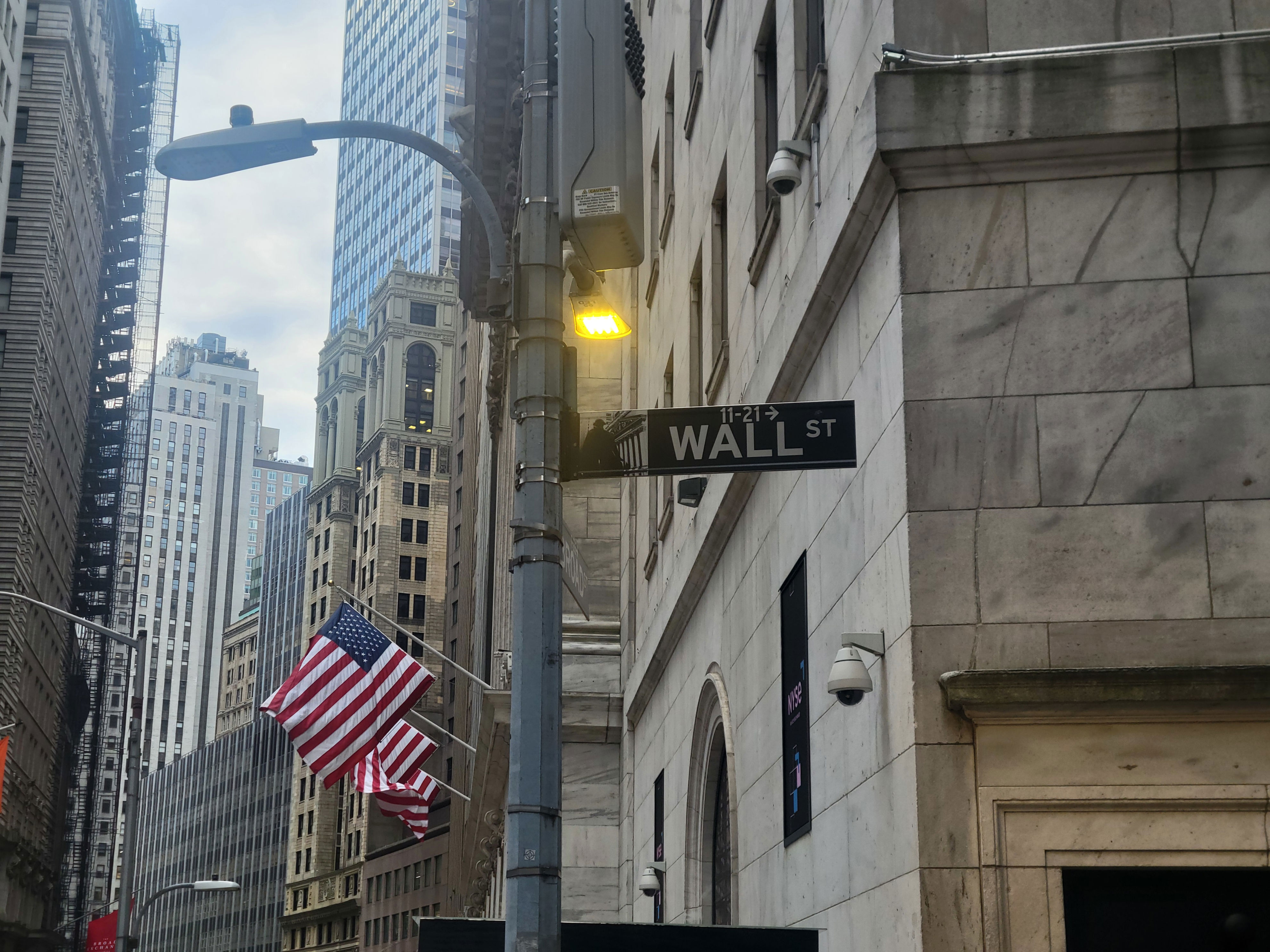 Needham advises buying Netflix (NFLX) weakness despite $275M regulatory ...