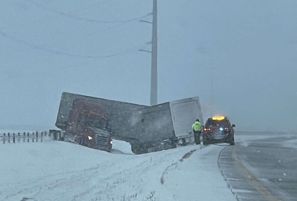 A real mess on the roads as heavy snow slams Minnesota