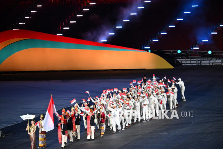Tim Indonesia tampilkan keragaman budaya pada defile opening ceremony ...