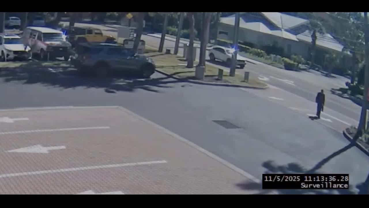 Clearwater police release video of suspected bank robber