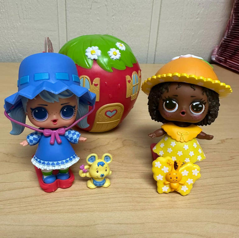 LOL Surprise loves Strawberry Shortcake tots are adorably sweet - review