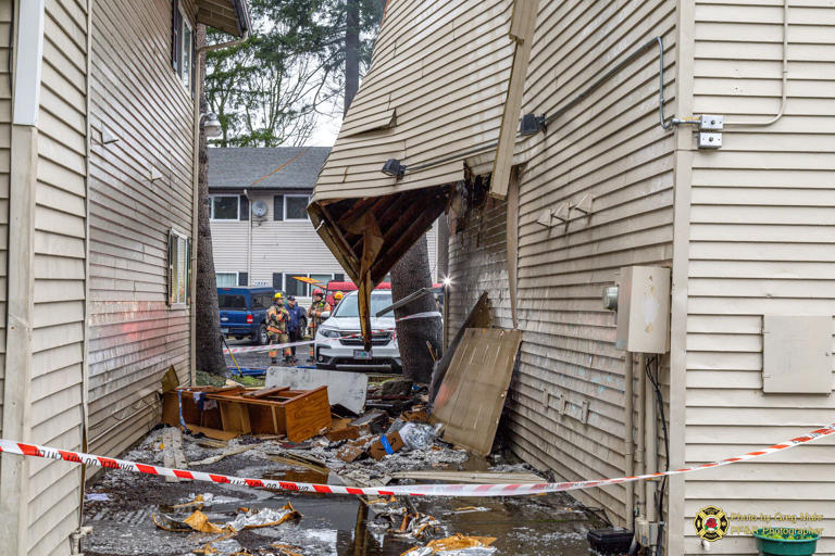 ‘Completely blown out’: 1 hospitalized after explosions, fire in SE ...