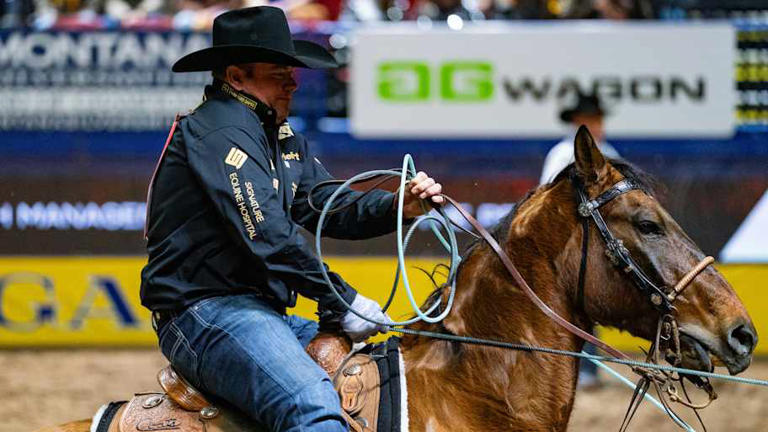 Tomlinson and Graves smash team roping record with round 6 win