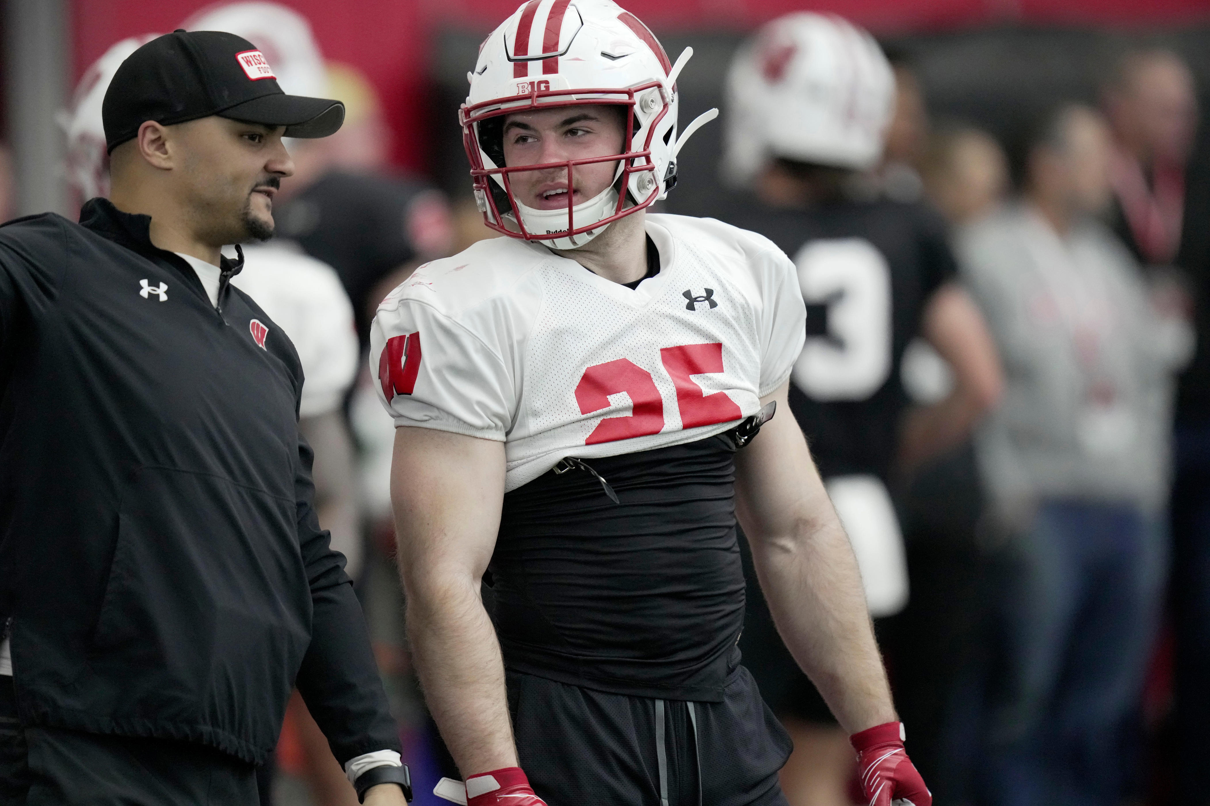 Wisconsin football transfer portal tracker: Jake Renfro hopes for ...