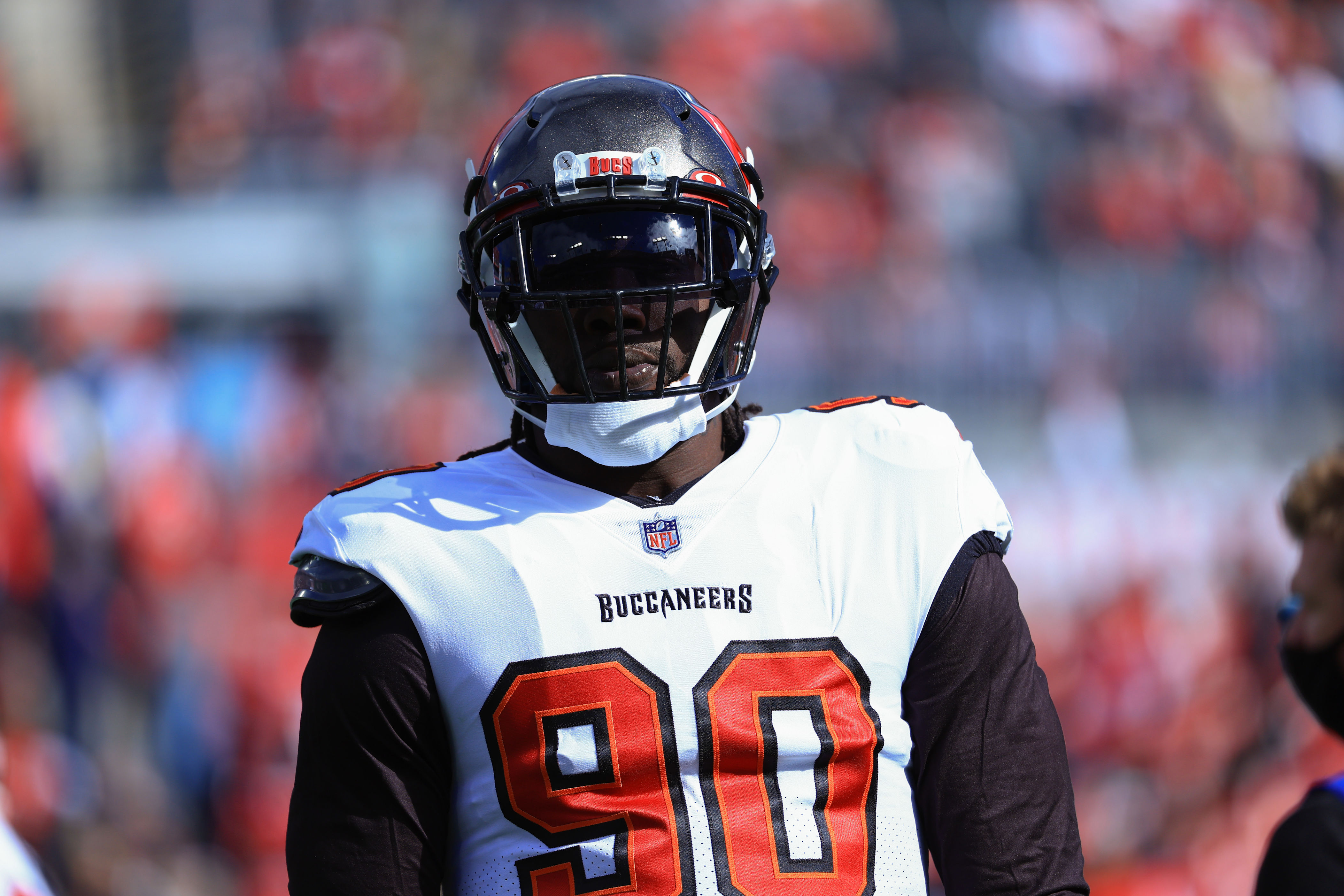 Buccaneers reunite with 3-time Pro Bowl pass-rusher as playoffs in peril